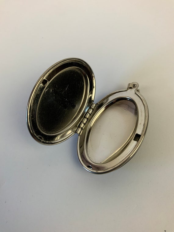 MICHAELA FREY Vintage Floral Oval Photo Locket 1970's… - Gem