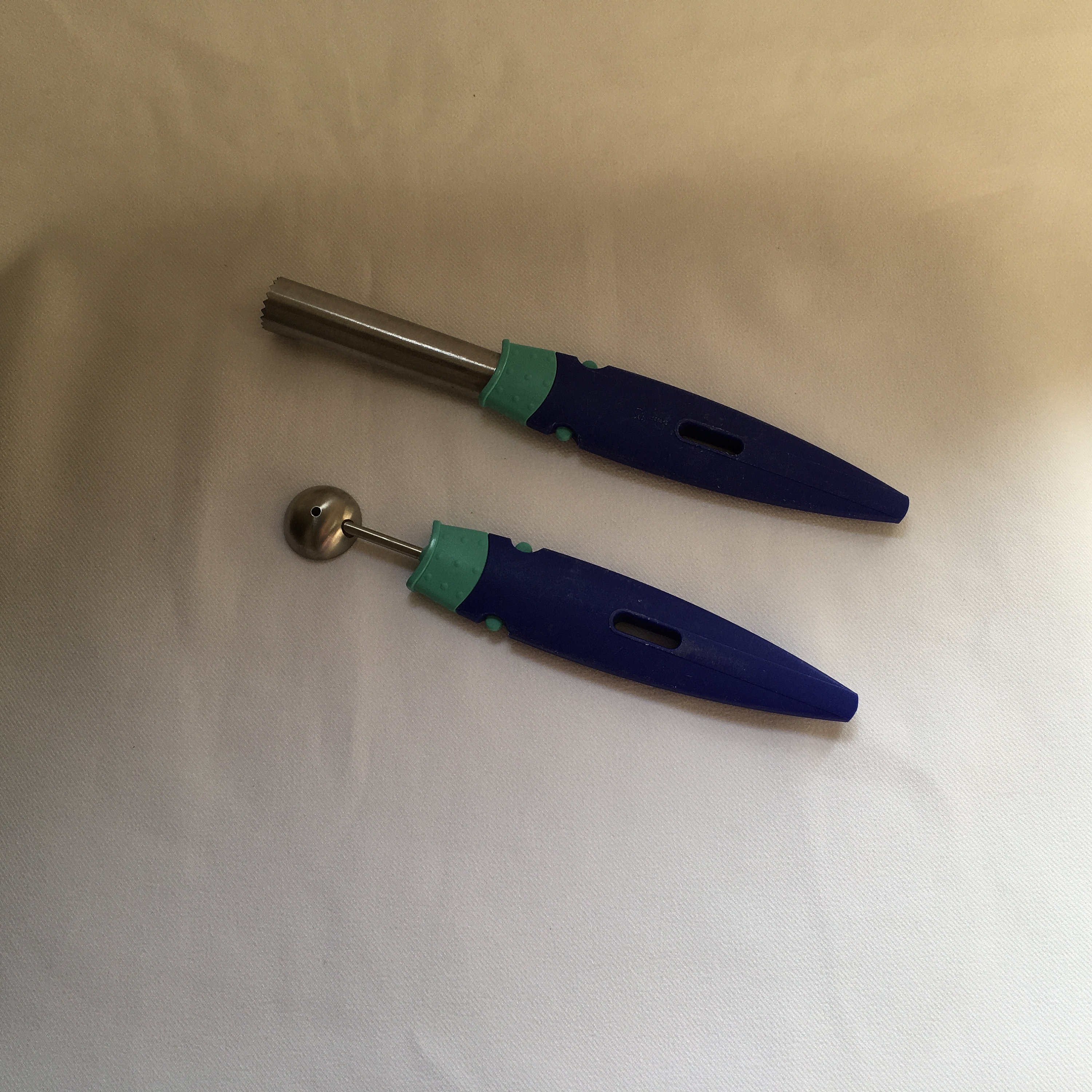 Tupperware Apple Corer Melon Fruit Baller Blue Green Handle Kitchen ...