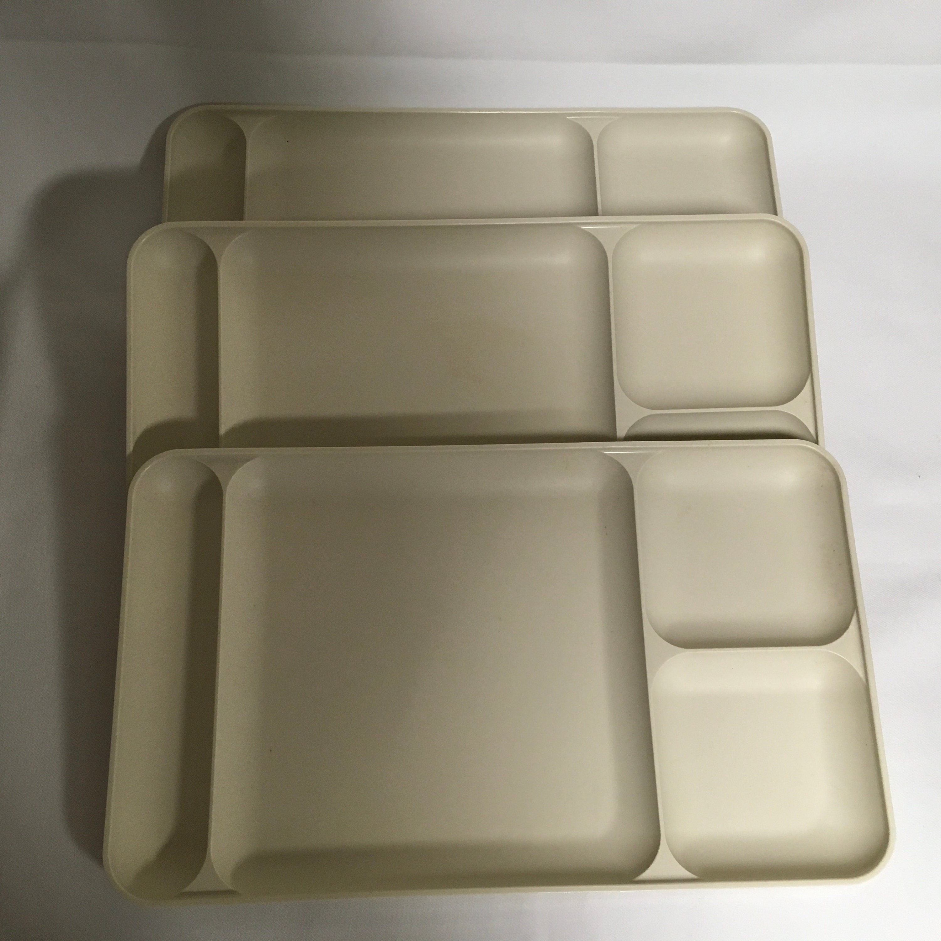 Vintage Tupperware Picnic Trays TV Tray Lunch Tray 1535 Divided Plates ...