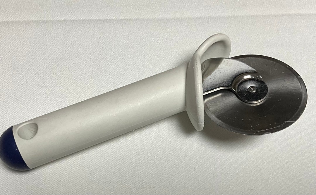 Vintage Tupperware Pizza Wheel Pastry Dough Stainless Cutter White Blue ...