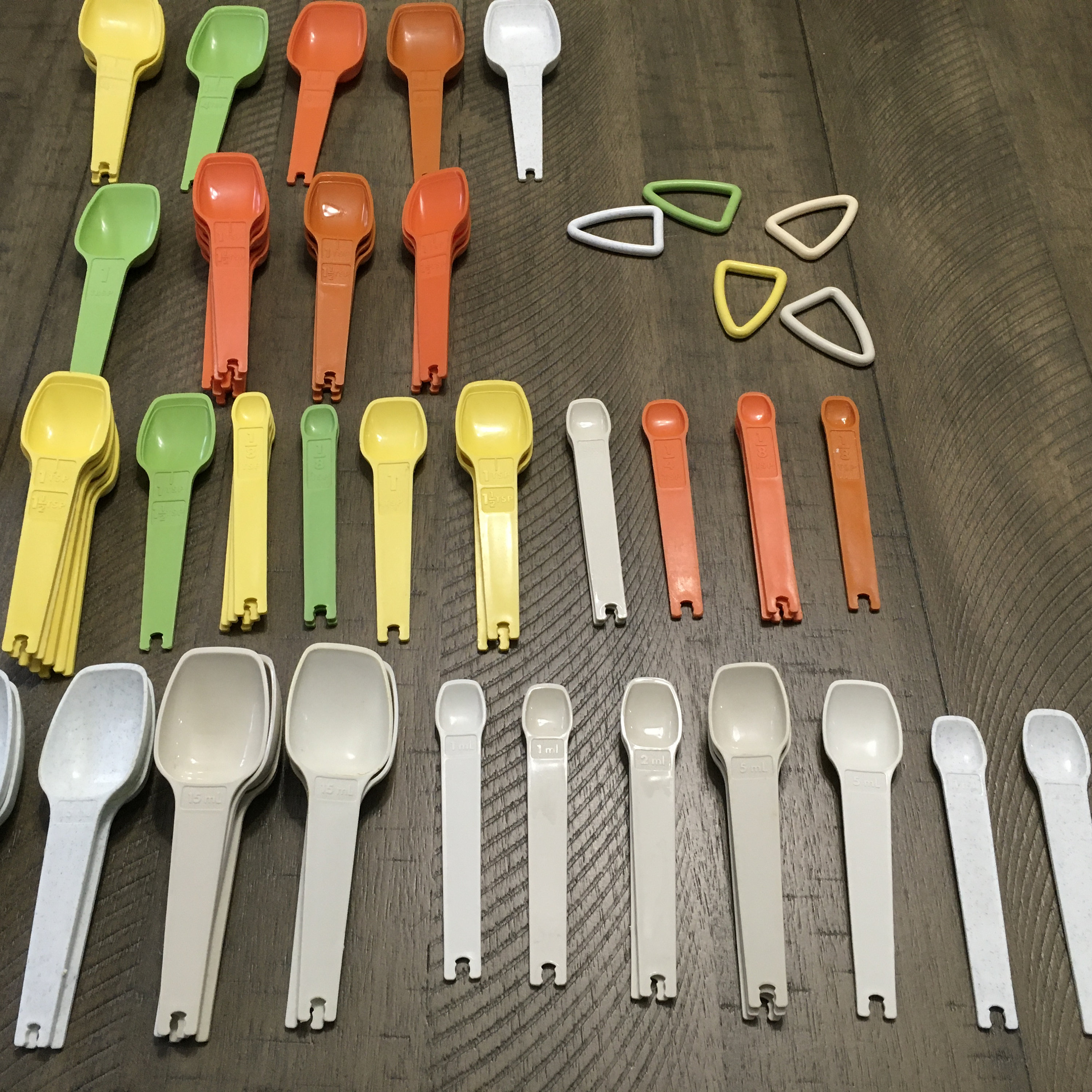 Vintage Tupperware Measuring Spoons D Links Replacement Yellow Apple ...