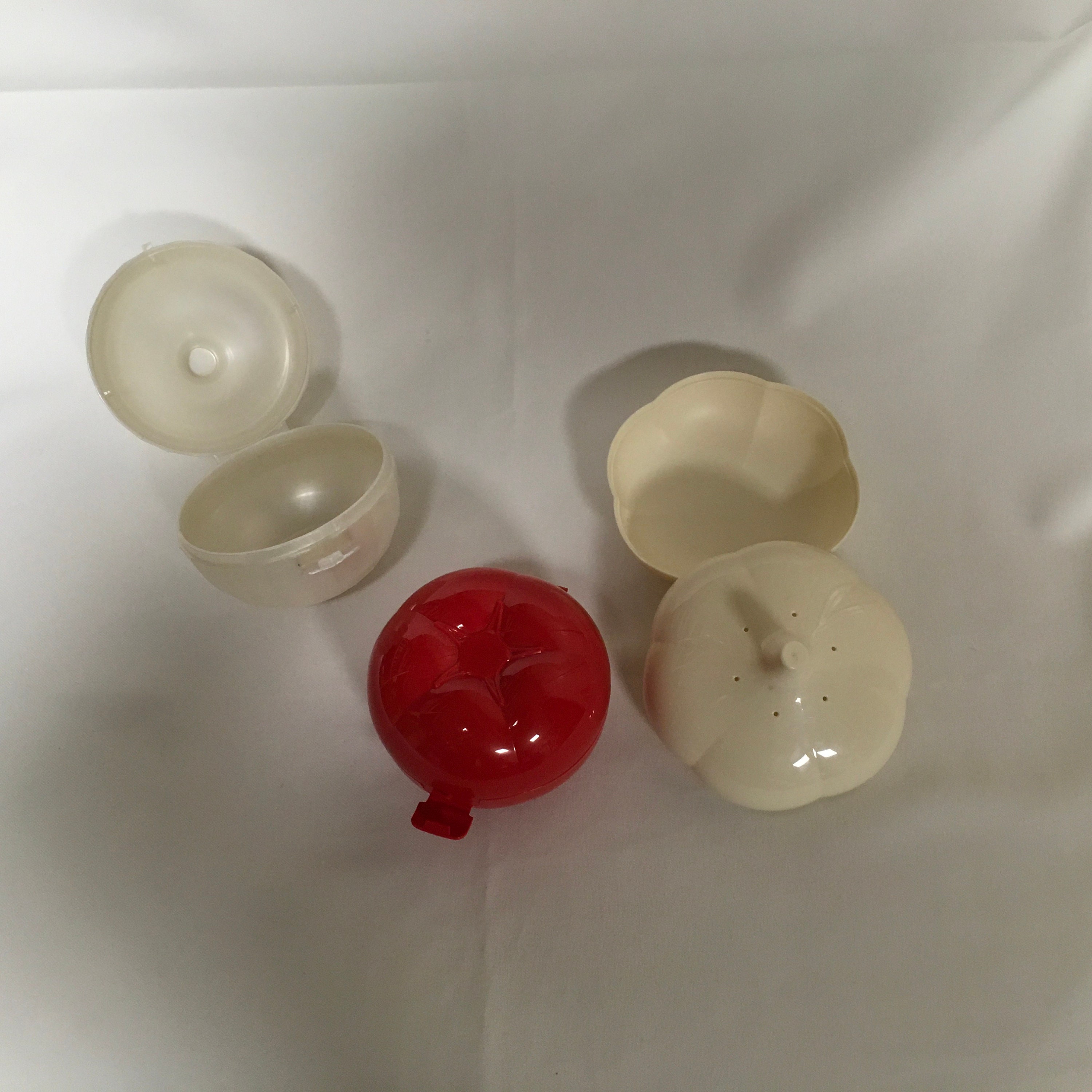 Tupperware Garlic Keeper Onion Keeper Tomato Keeper Locks in Freshness ...