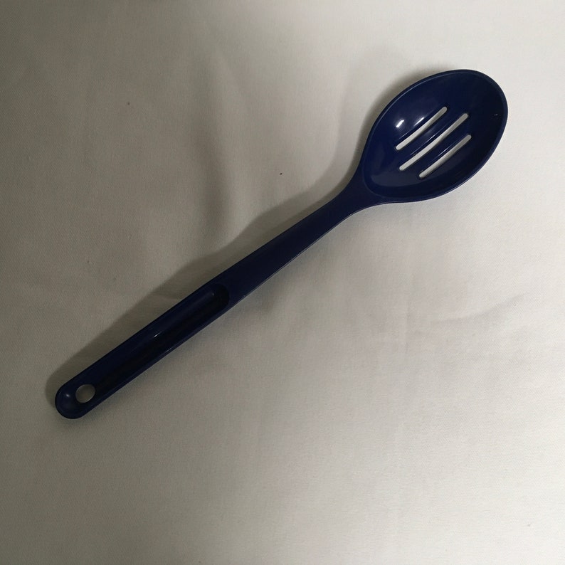 Tupperware Kitchen Utensils Toaster Tongs Serrated Slicer Server ...