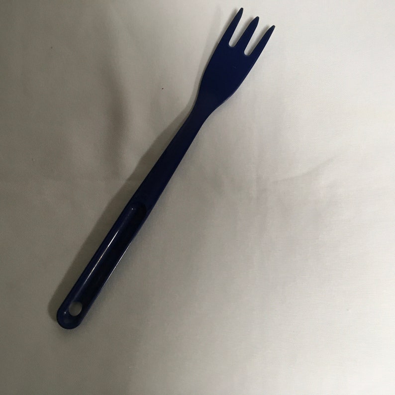 Tupperware Kitchen Utensils Toaster Tongs Serrated Slicer Server ...