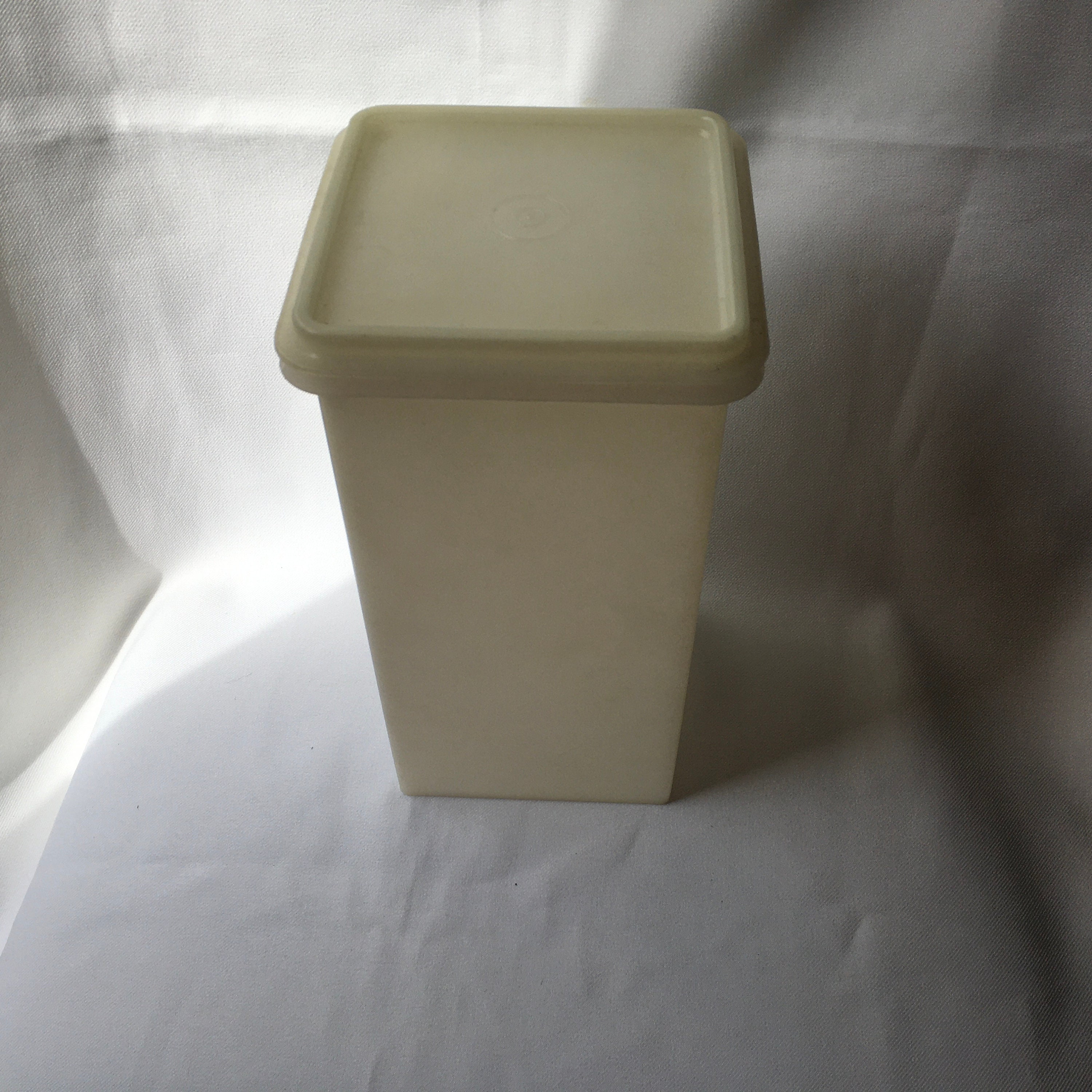 Vintage Tupperware Saltine Saver Container Cracker Keeper Storage Lid ...