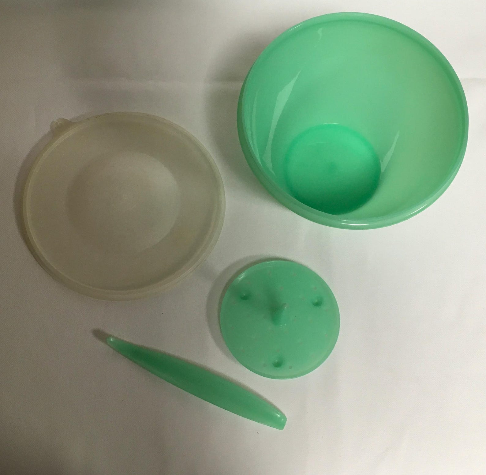 Vintage Tupperware Lettuce Crisp It Container and Corer Spike Jadeite ...