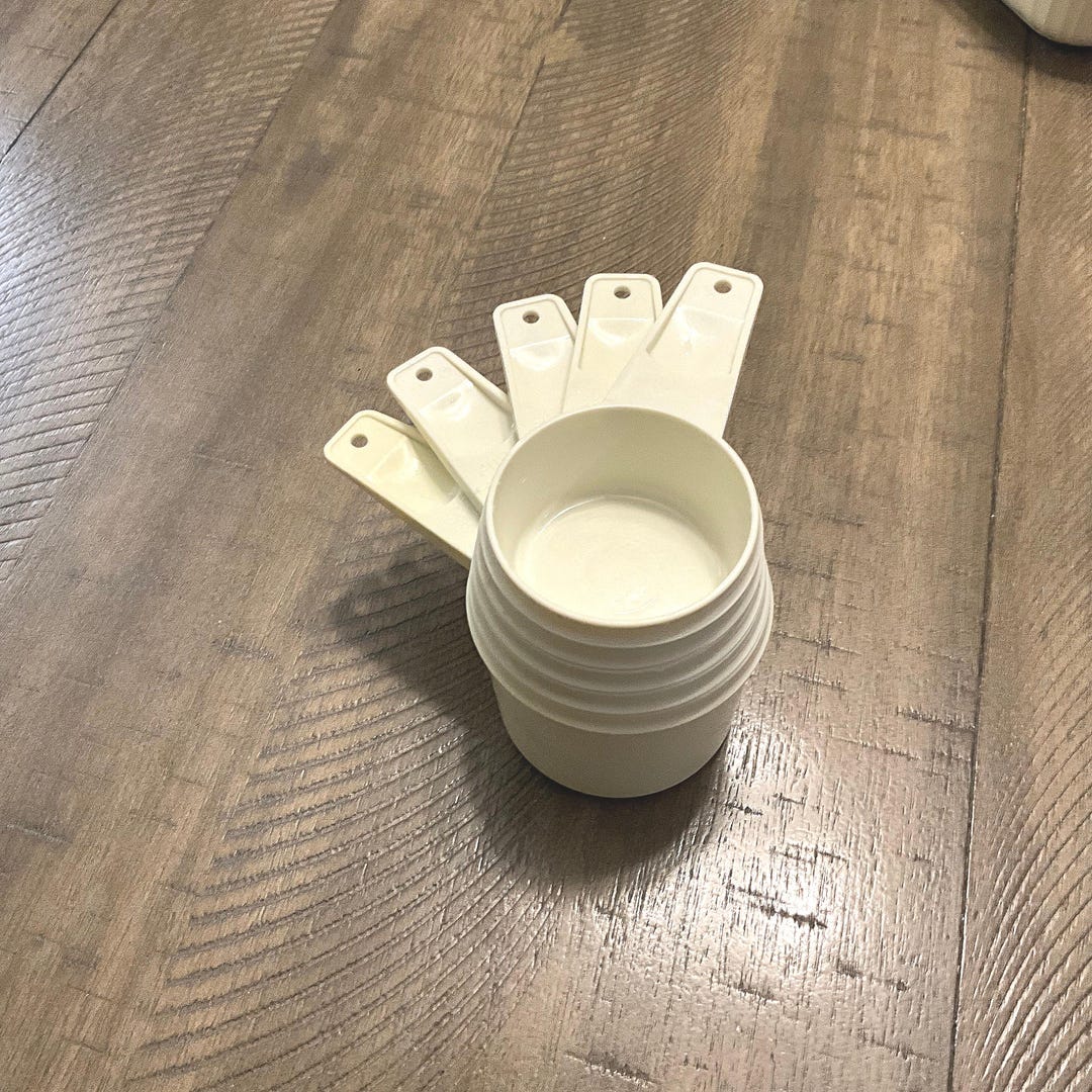 Vintage Tupperware Measuring Cups Almond off White Set of 5 1 Cup 3/4 ...