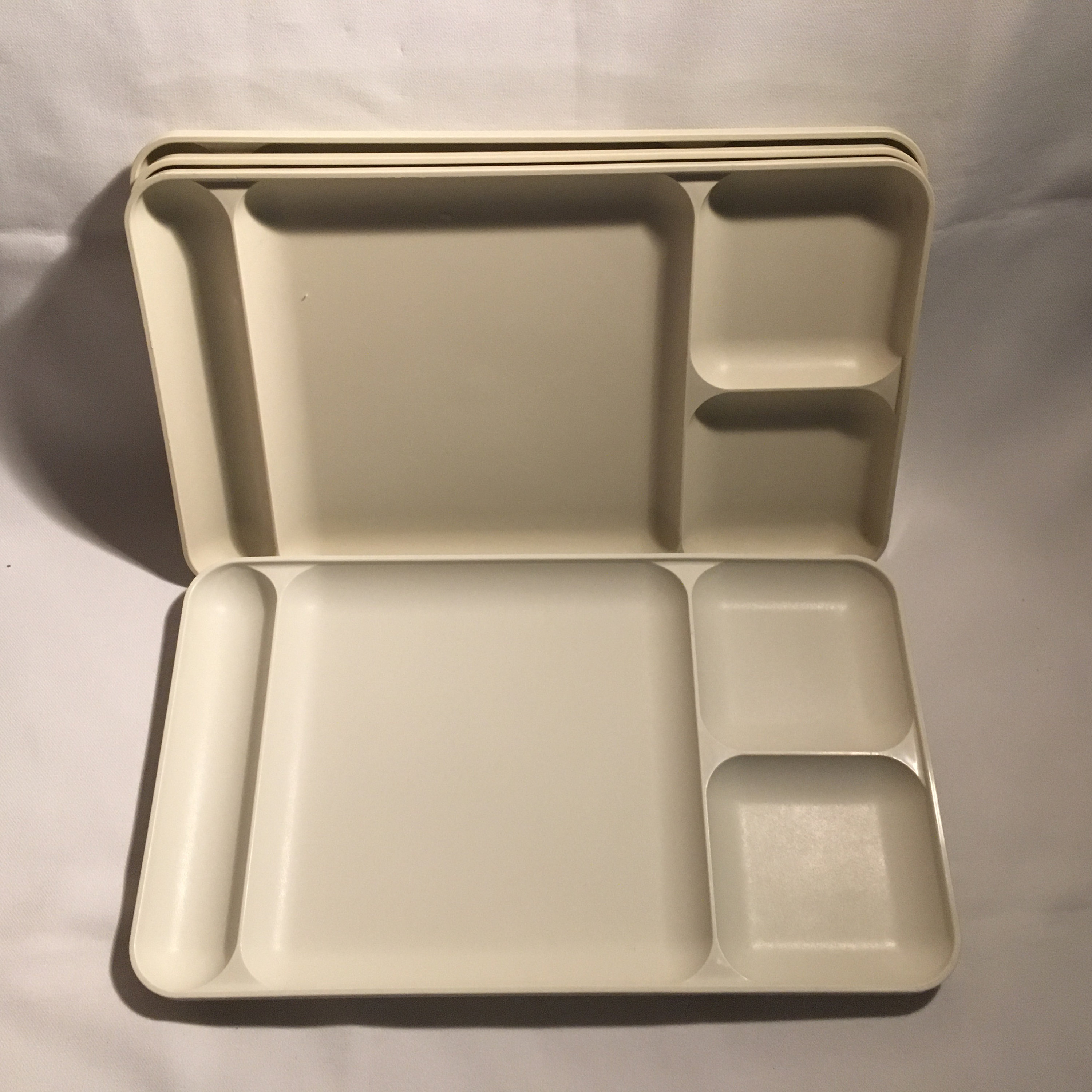 Vintage Tupperware Picnic Trays TV Tray Lunch Tray 1535 Divided Plates ...