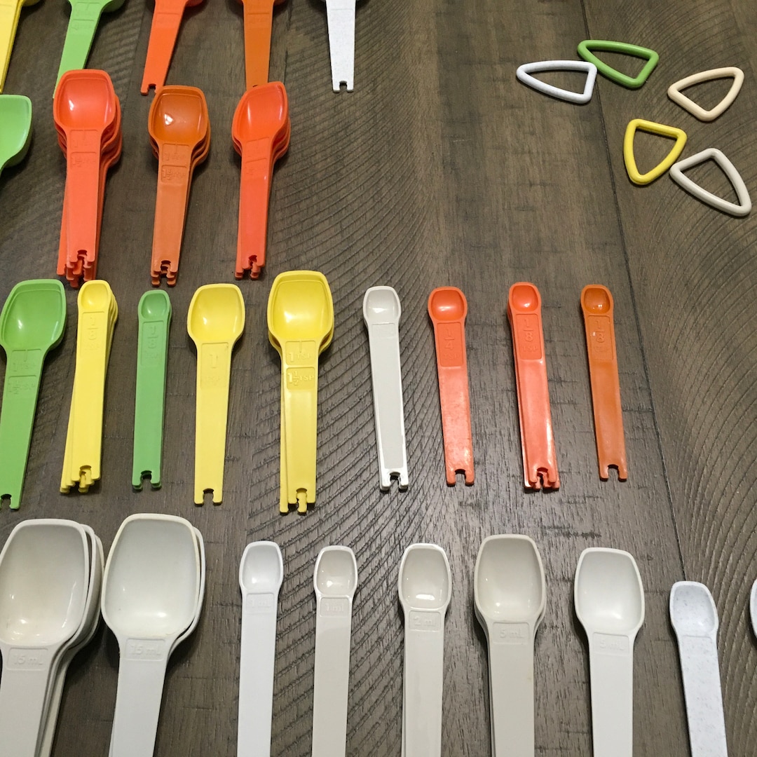 Vintage Tupperware Measuring Spoons D Links Replacement Yellow Apple ...