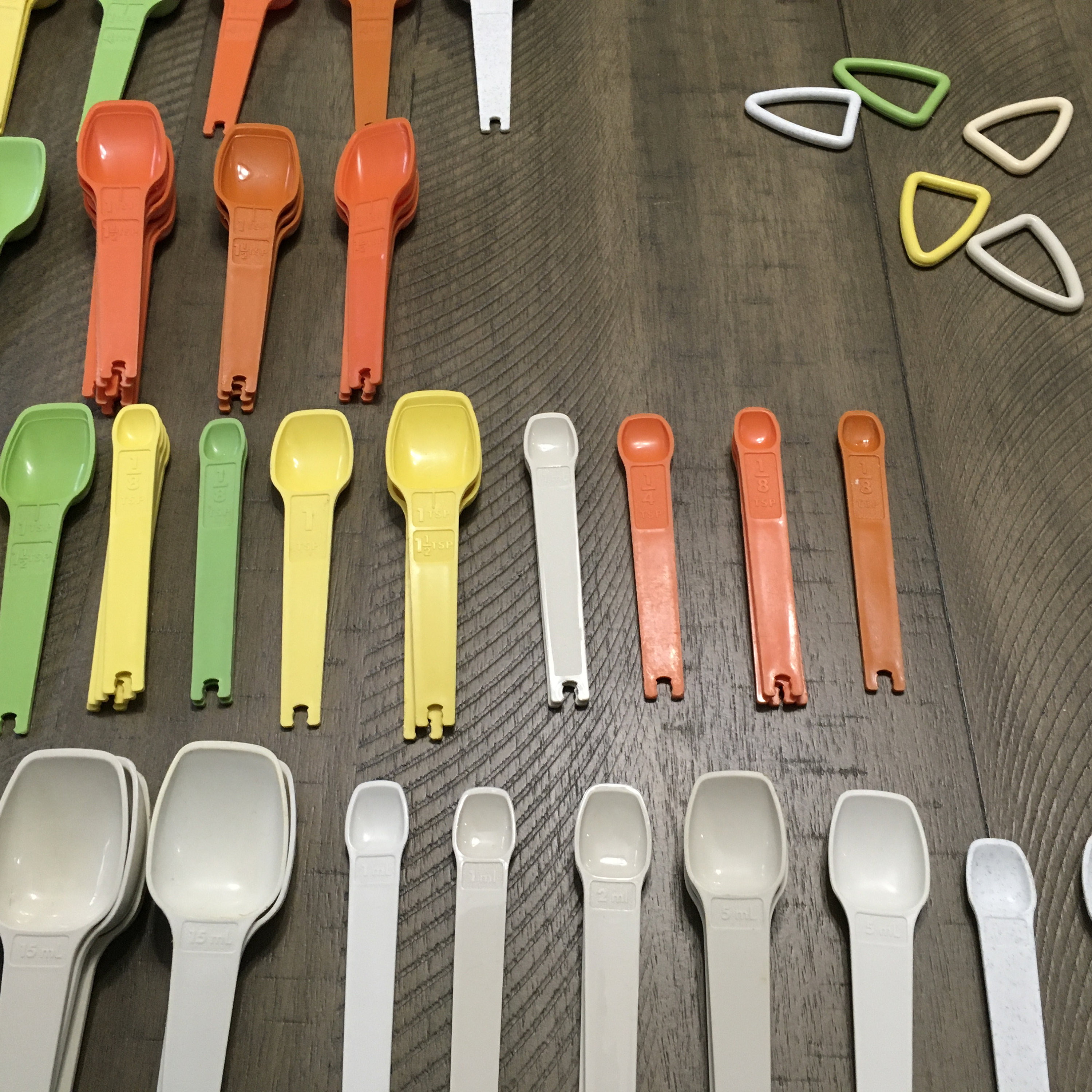 Vintage Tupperware Measuring Spoons D Links Replacement Yellow Apple ...