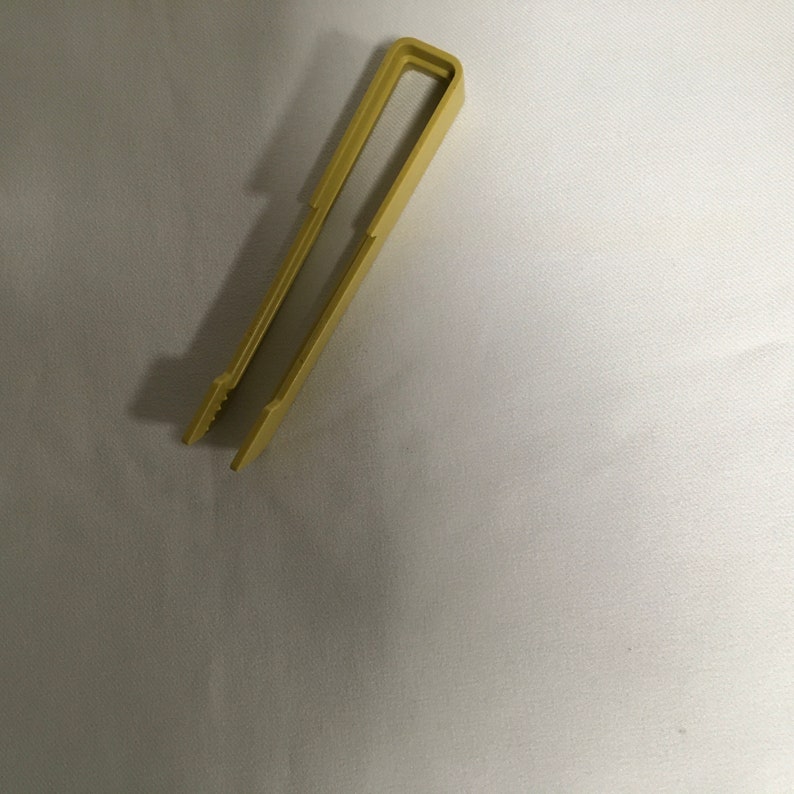 Tupperware Kitchen Utensils Toaster Tongs Serrated Slicer Server ...