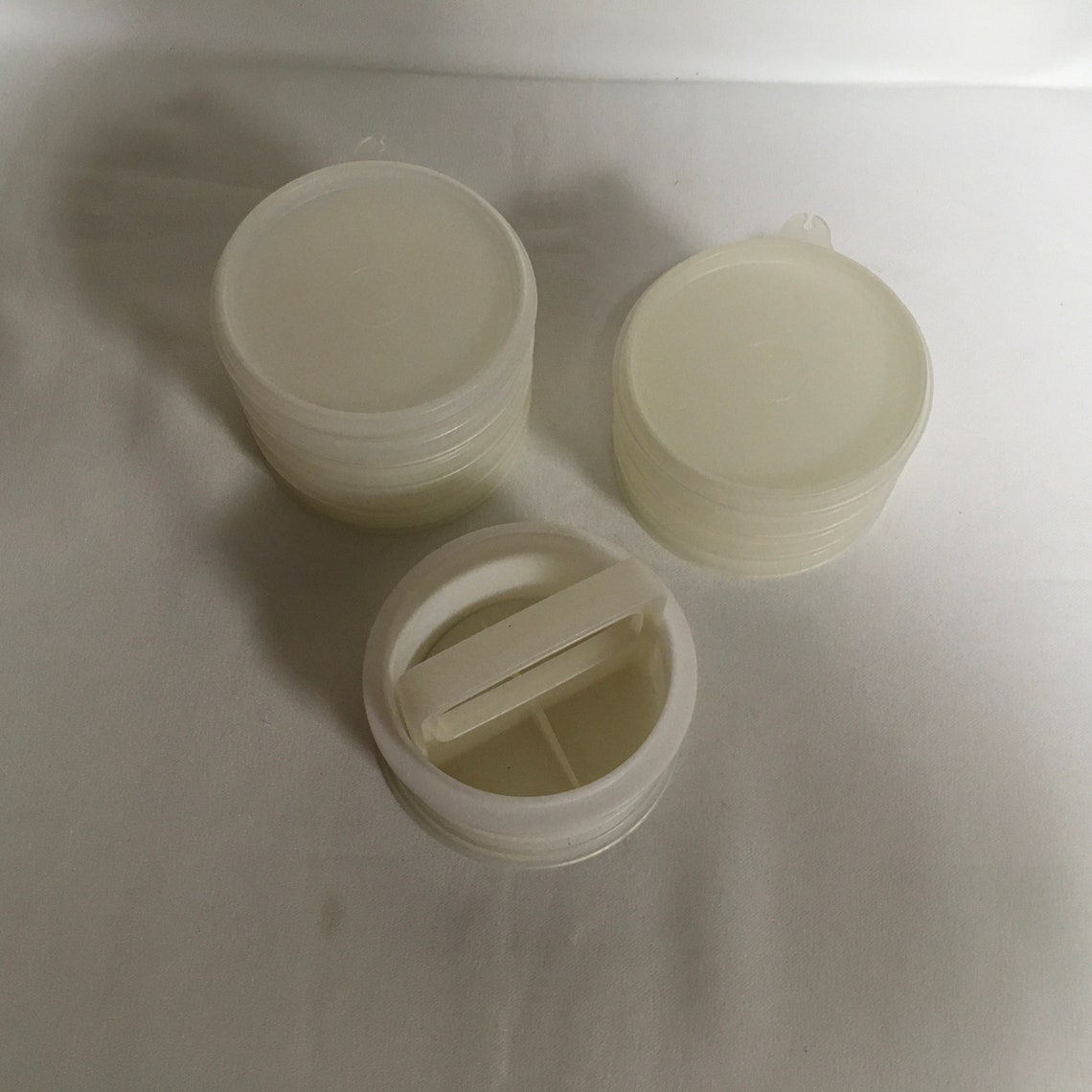 Tupperware Hamburger Press 3 Pieces White Hamburger Stamp Patty Freezer ...