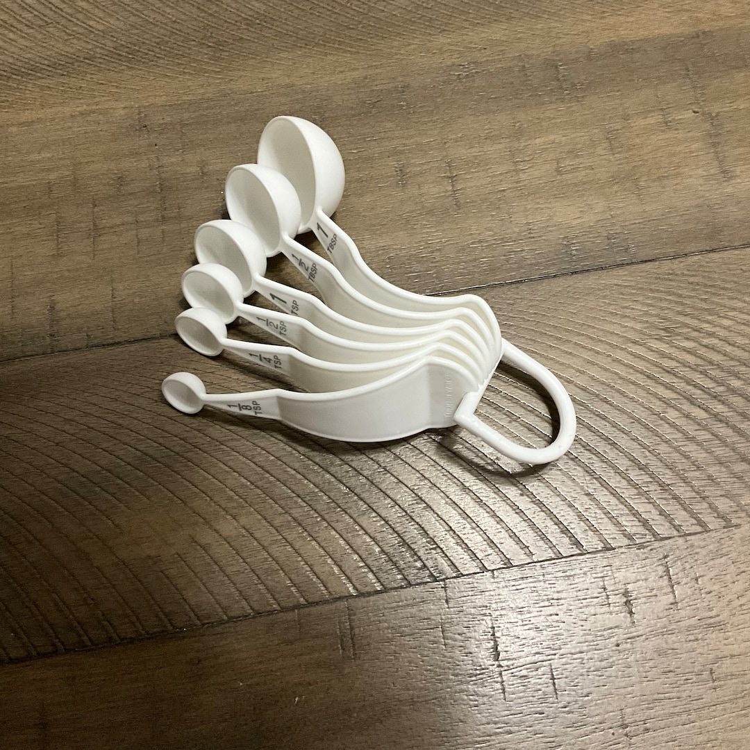 Tupperware White Measuring Spoon Set of 7 Curved Ergonomic Measurement ...