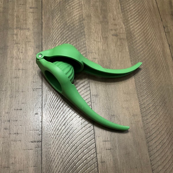 Tupperware Garlic Keeper Onion Keeper Tomato Keeper Locks in Freshness ...