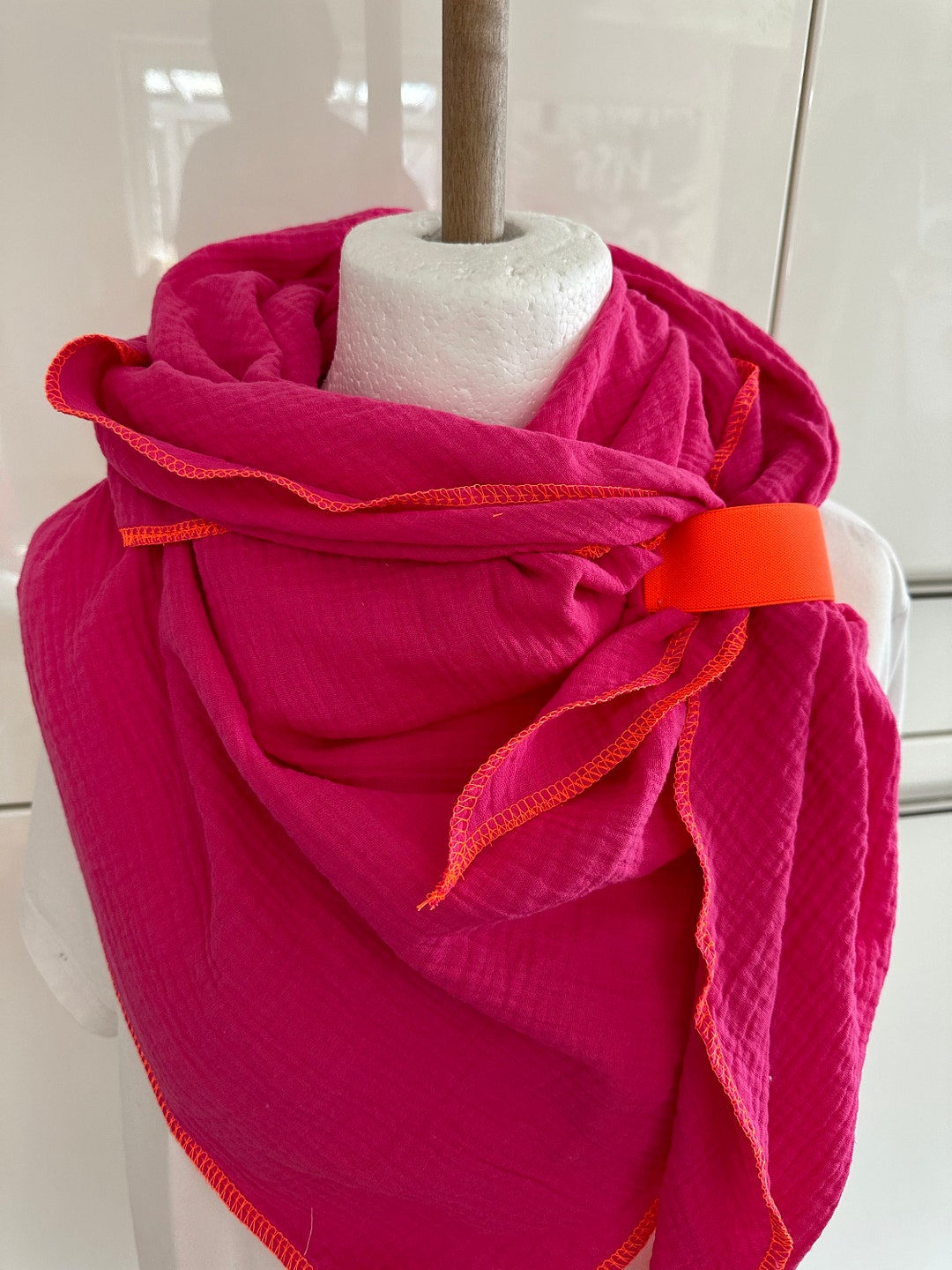 Musselin Dreieckstuch neon pink mit Schlaufe zum binden - Etsy.de