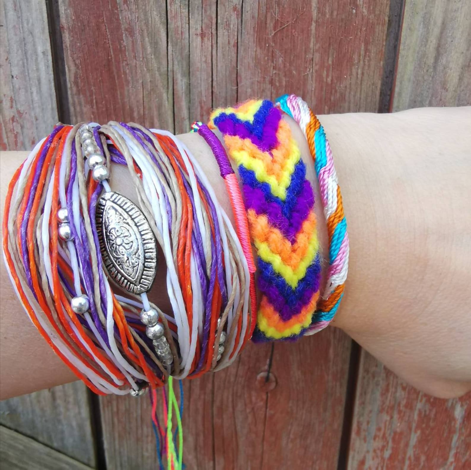 Satz von 4 Boho Freundschaft Armbänder Wolle Wachs Schnur - Etsy