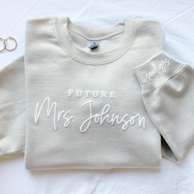 Cute Gifts for Engagement - 60+ Gift Ideas for 2026