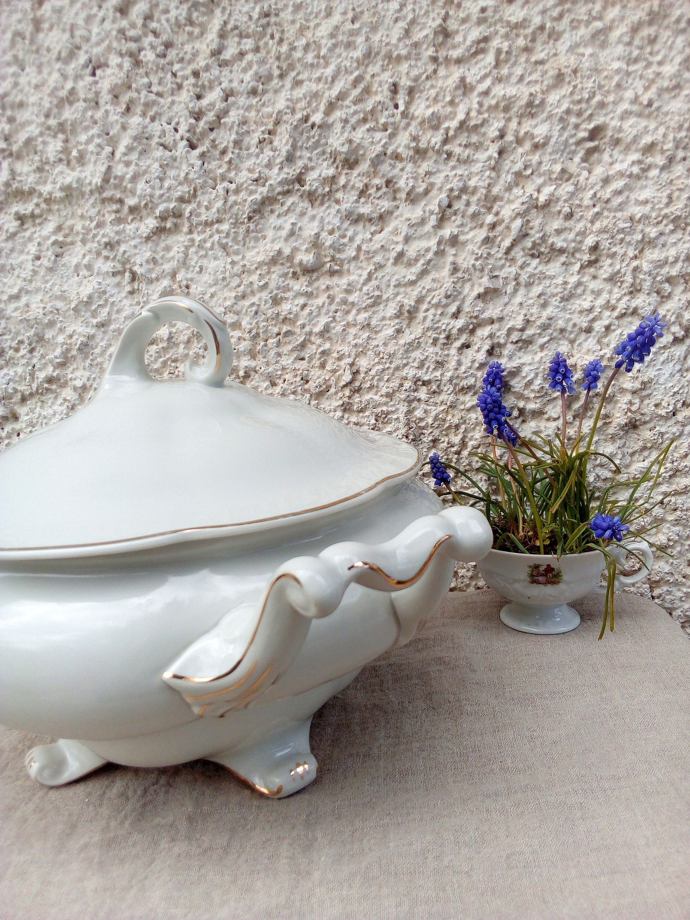 Vintage White Soup Tureen/large Soup Tureen/legs Soup Tureen/white ...