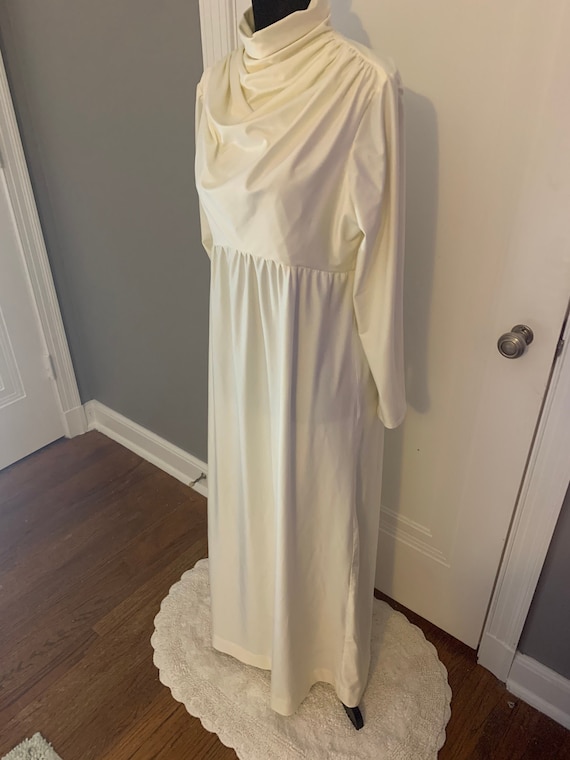 ivory wedding gown or - Gem