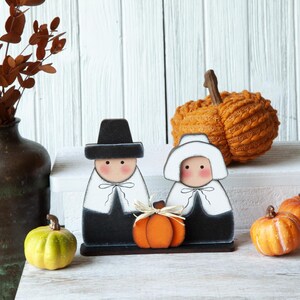 Standing Wood Pilgrims With Pumpkin - Hand Painted Primitive Style ...