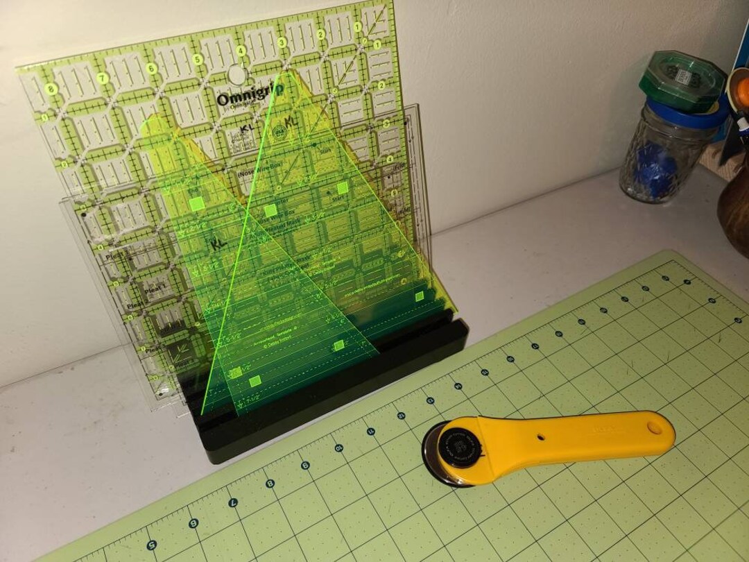 8 IN RULER RACK 7-slots for Quilters Ruler Organizer Table Top Ruler ...