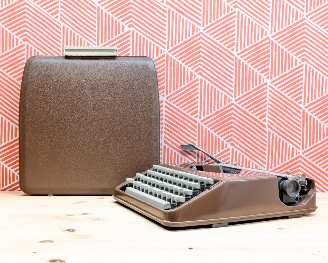Rare OLIVETTI LETTERA 82 1980s Manual Portable Fully Working Brown ...