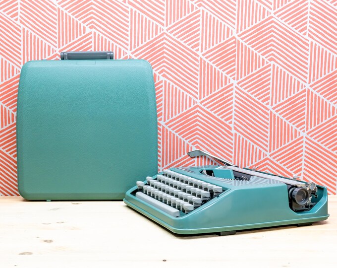 Rare OLIVETTI LETTERA 82 1980s Manual Portable Fully Working Typewriter ...