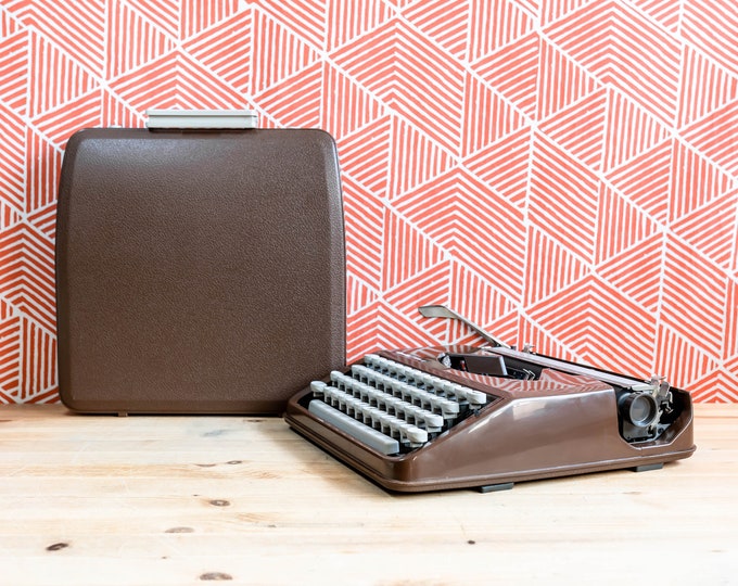 Rare OLIVETTI LETTERA 82 1980s Manual Portable Fully Working Brown ...
