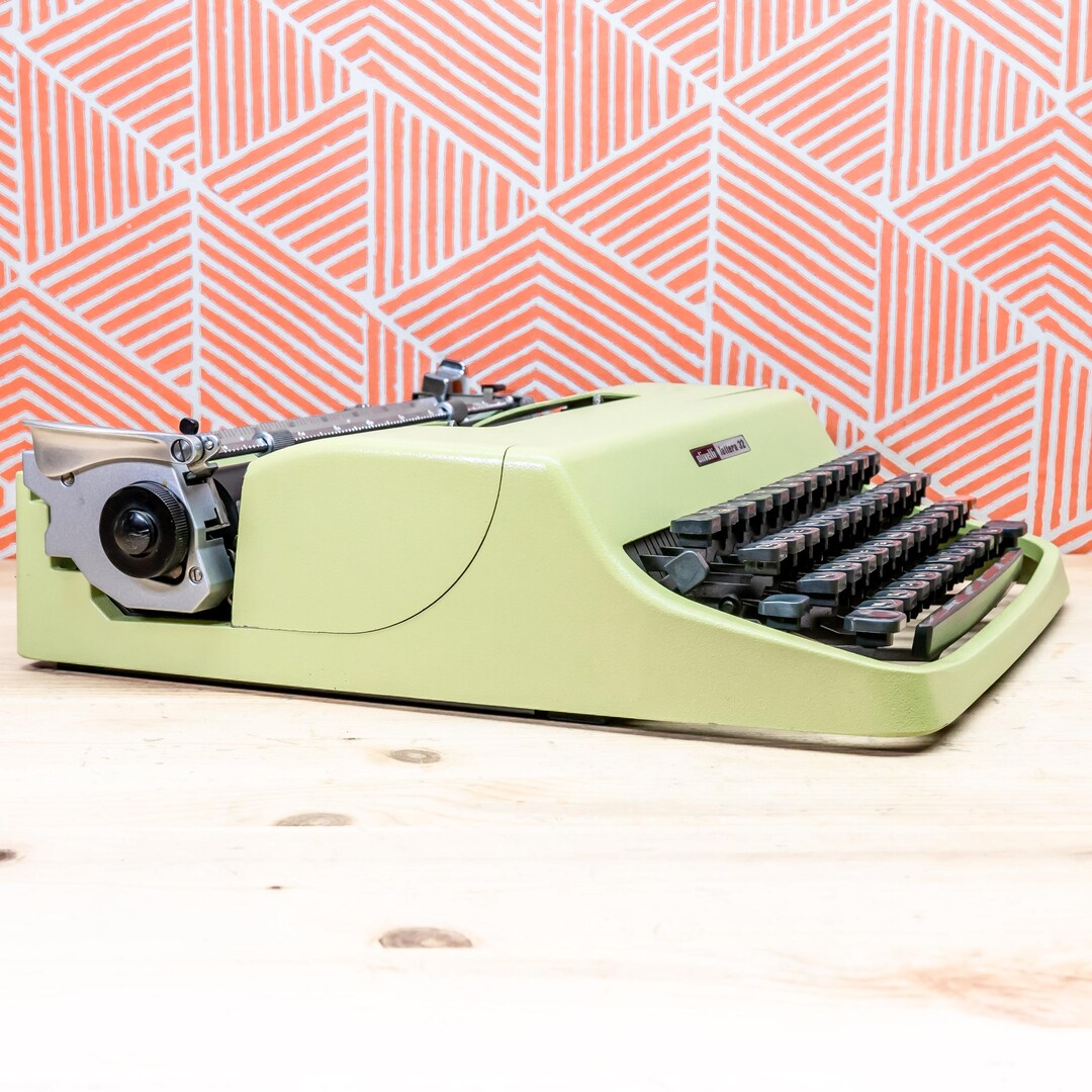 OLIVETTI LETTERA 32 1967! Made in Italy Green Manual Portable Perfect ...