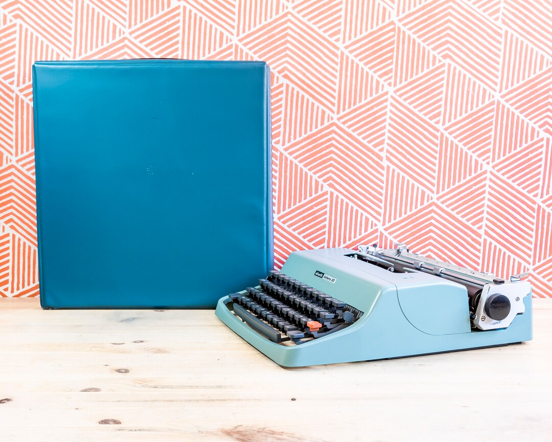 OLIVETTI LETTERA 32 1972 Blue Manual Portable Perfect Working - Etsy