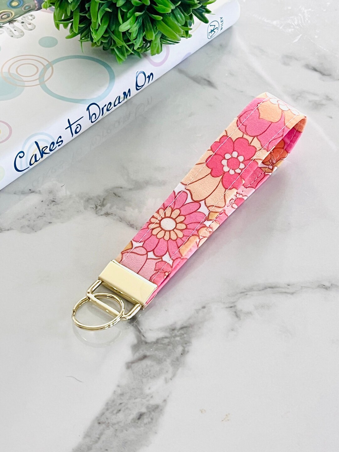 Key Chains for Women, Pink & Orange Daisy Key Fob Wristlet, Groovy ...