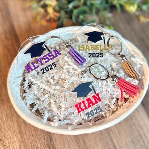 Senior Keychain, Class of 2025 Keychains, Gifts for Graduating Seniors ...