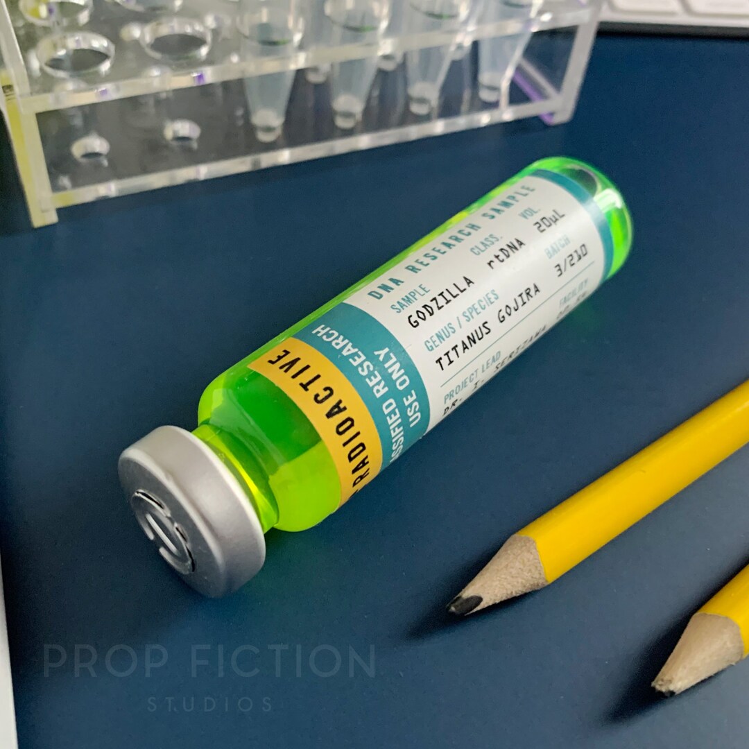 Cosplay Monster Display Prop Vial: Prop Titan Laboratory Sample ...