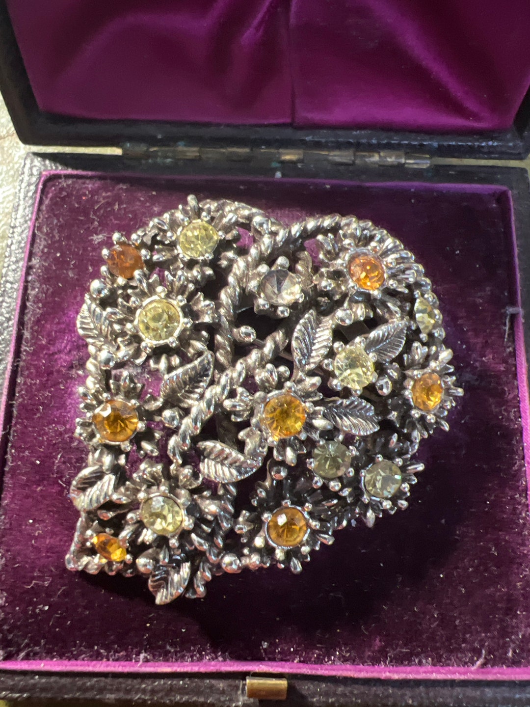 Pretty Metal and Paste 1950 Brooch - Etsy