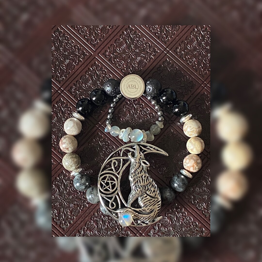 The Howling Wolf Moon. Men's Hand Crown Natural Stone - Etsy España