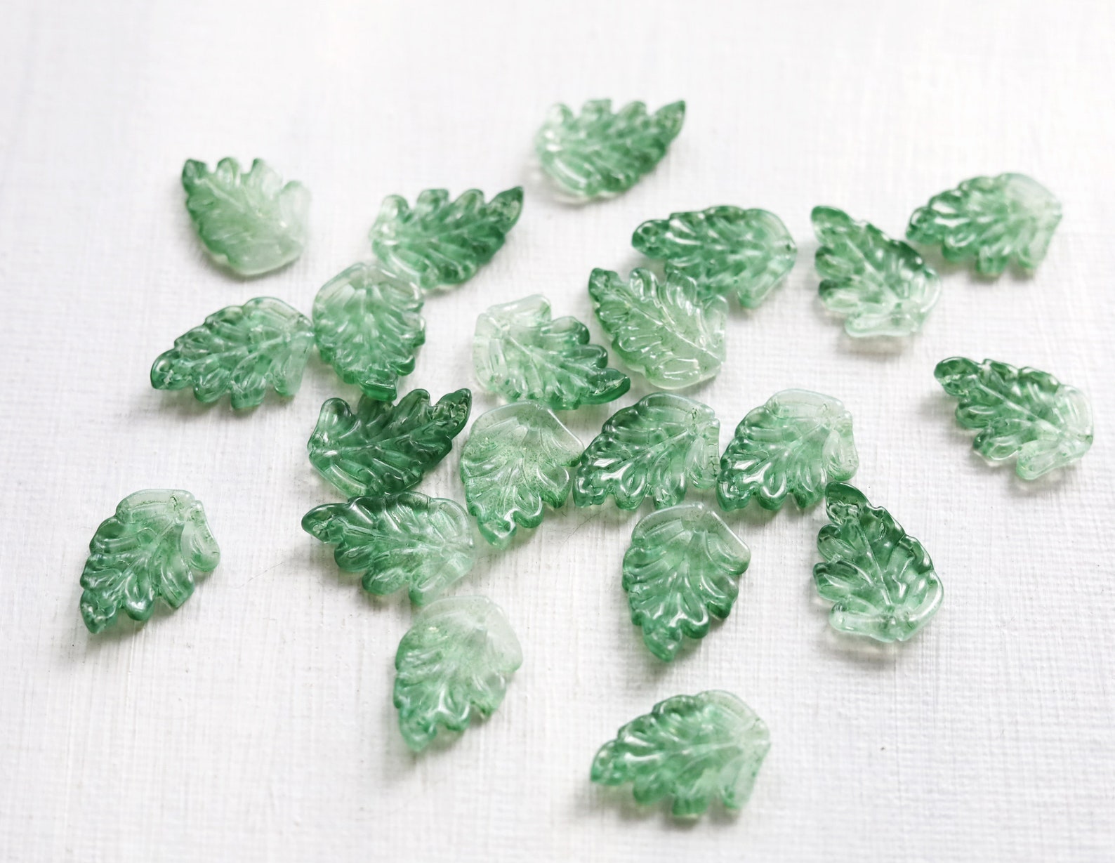 20 PCS 22mm Leaf Beads. Gold Green Moss Green Glass Leaf Beads. Curved ...