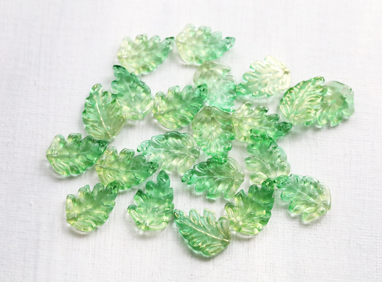 20 PCS 22mm Leaf Beads. Gold Green Moss Green Glass Leaf Beads. Curved ...