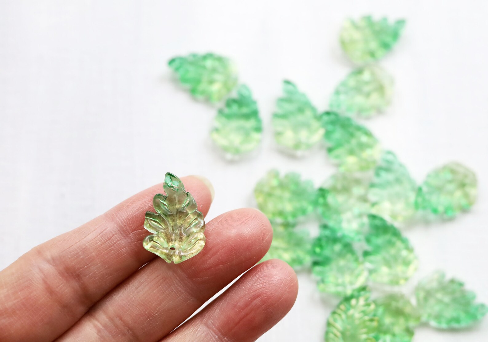 20 PCS 22mm Leaf Beads. Gold Green Moss Green Glass Leaf Beads. Curved ...
