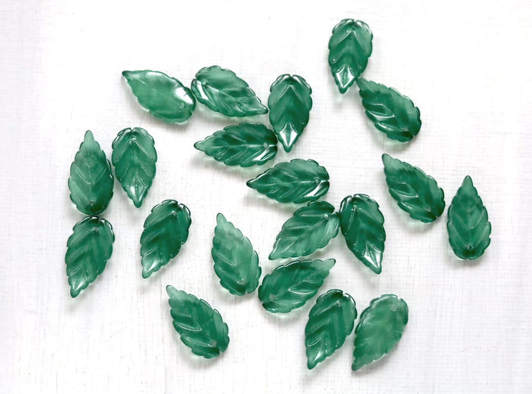20 PCS 23mm Leaf Beads. Grass Green Glass Leaf Beads. Pointed Leaf ...
