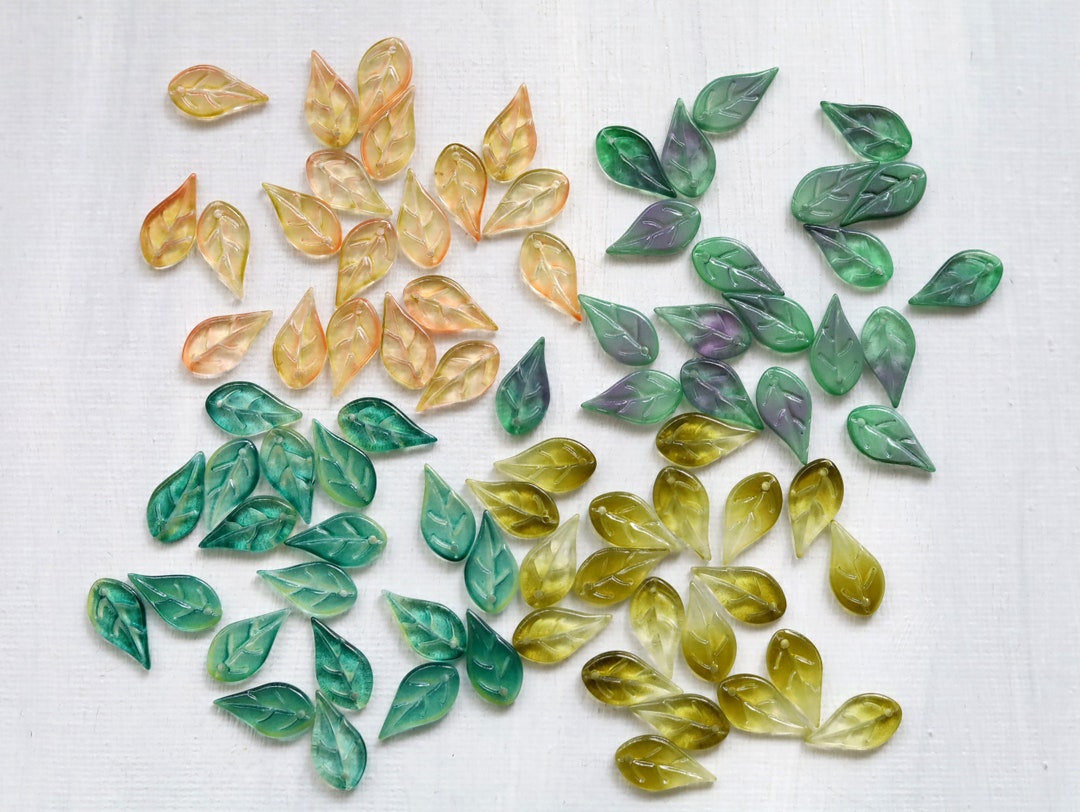 20 PCS 17mm Pointed Leaf Beads. Green Leaf Glass Beads. Leaf Charm ...