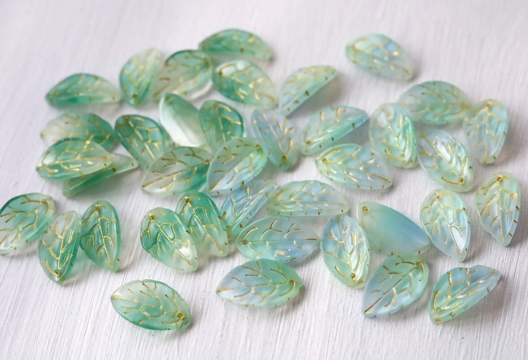 20 PCS 22mm Leaf Beads. Gold Wash Green Glass Leaf Beads. Curved Leaf ...