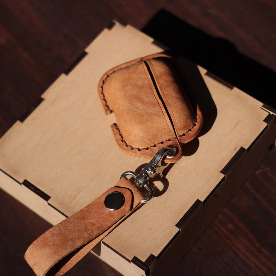 Personalized Leather AirPod Case Keychain: Handmade Italian Vegetable ...