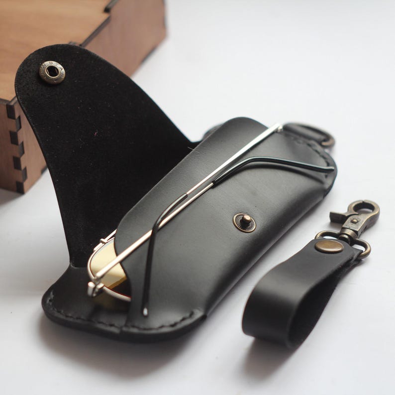Slim Leather Glasses Case: Pesonalized Keychain Sunglasses Pouch ...