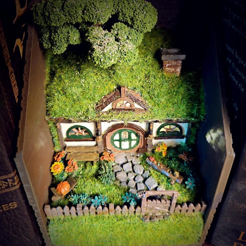 Green Hill Hobbit House Book Nook, Lord of the Rings Decor, Bag End ...