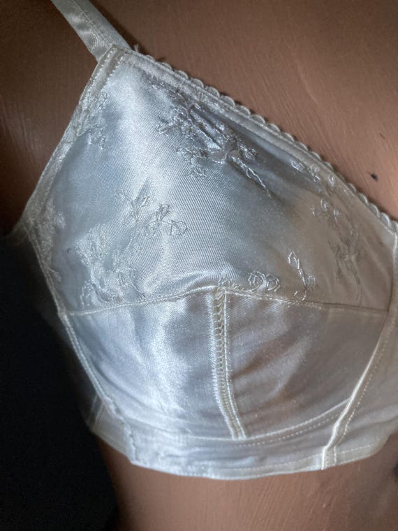 1950s Embroidered Ivory Satin Bra - 38B - Gem