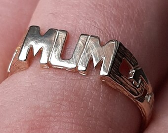 Vintage Solid 9ct Gold Diamond Mum Ring. Vintage 9ct Gold Mothers Ring ...