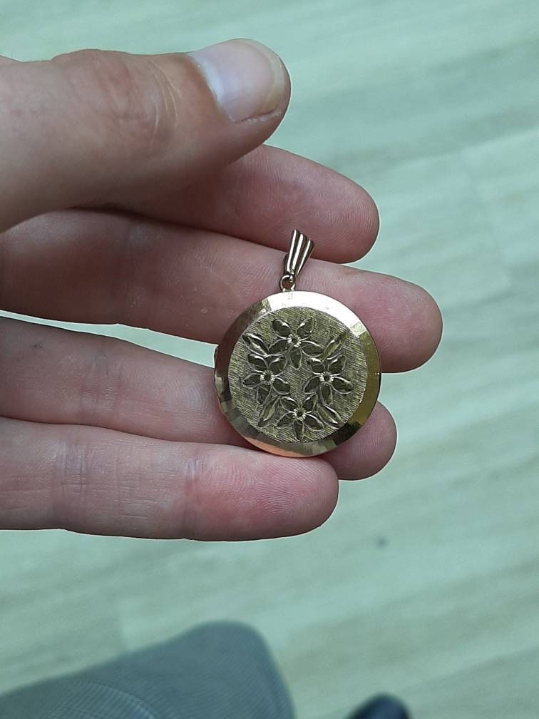 A Vintage 9ct Gold Locket - Etsy