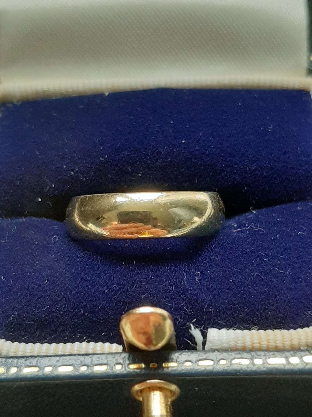 A Vintage 9ct Gold Wedding Ring - Etsy