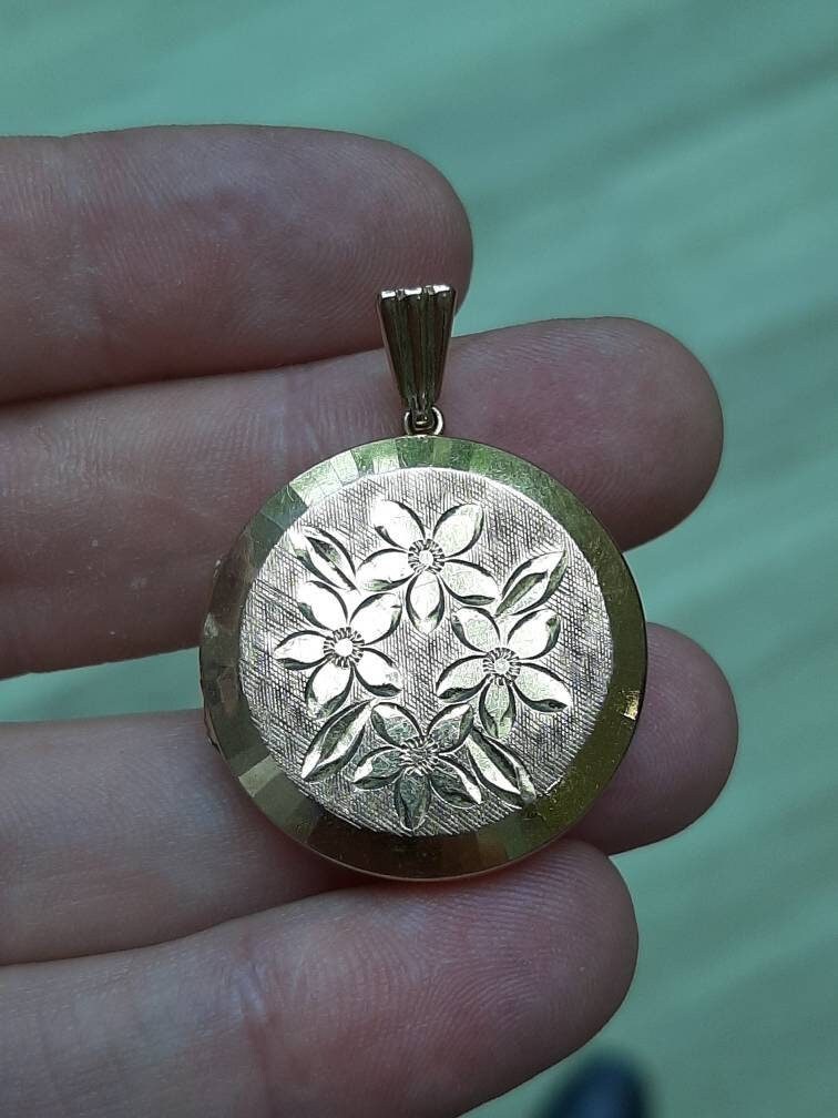 A Vintage 9ct Gold Locket - Etsy