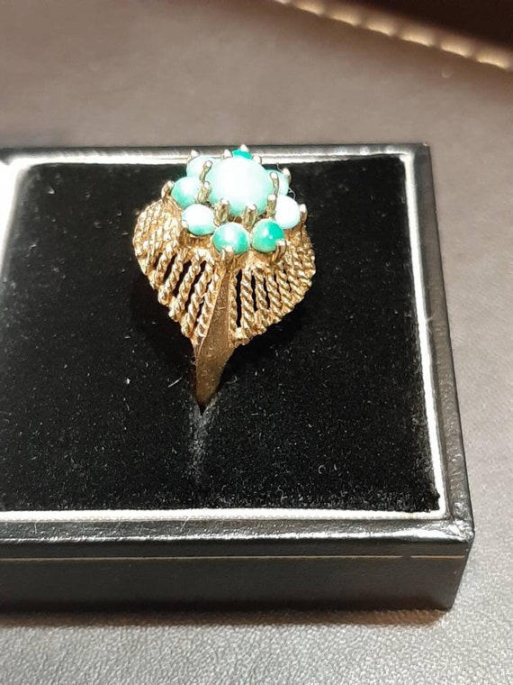 A 9ct gold vintage turquoise cluster ring - Gem